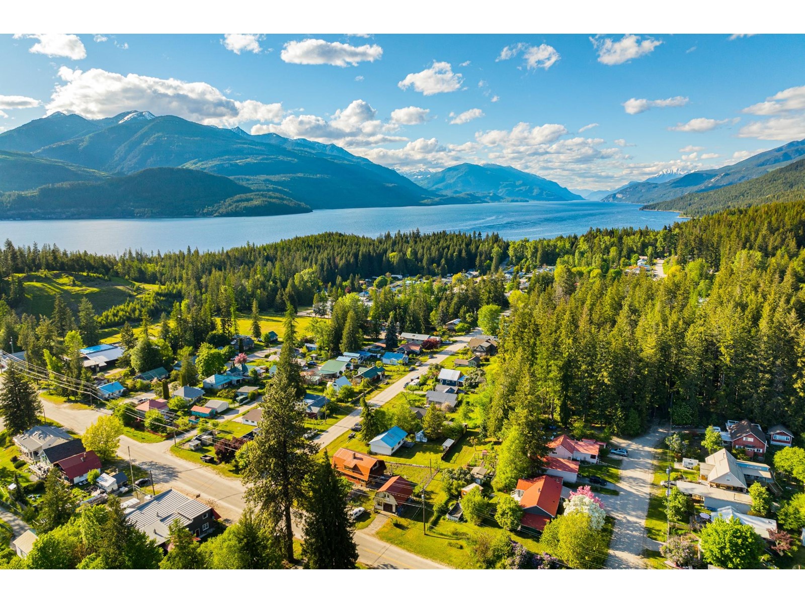 For sale: 1420 AINSWORTH AVENUE, Riondel, British Columbia V0B2B0 ...