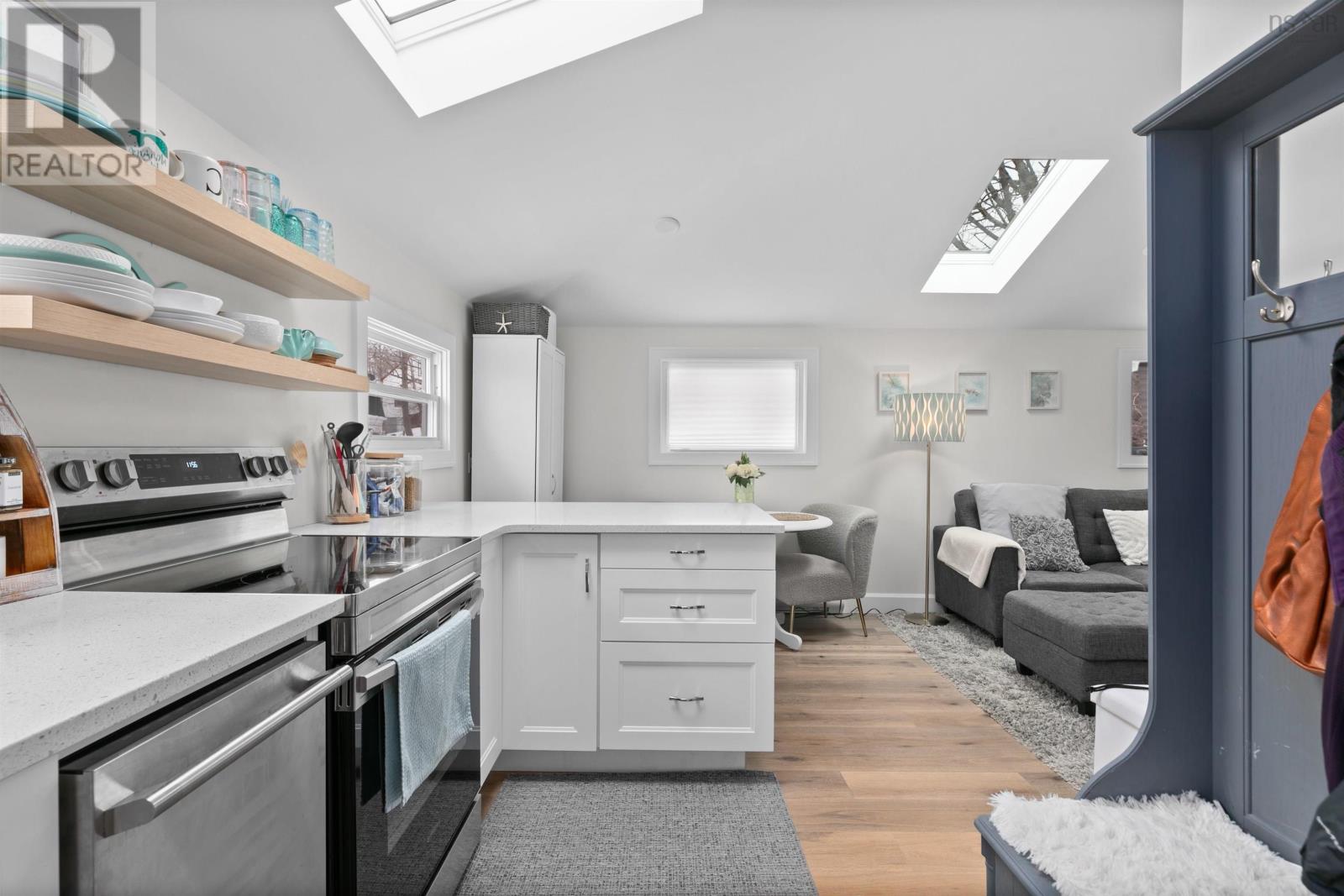 For sale: 45 Queen Street, Chester, Nova Scotia B0J1J0 - 202404685 ...