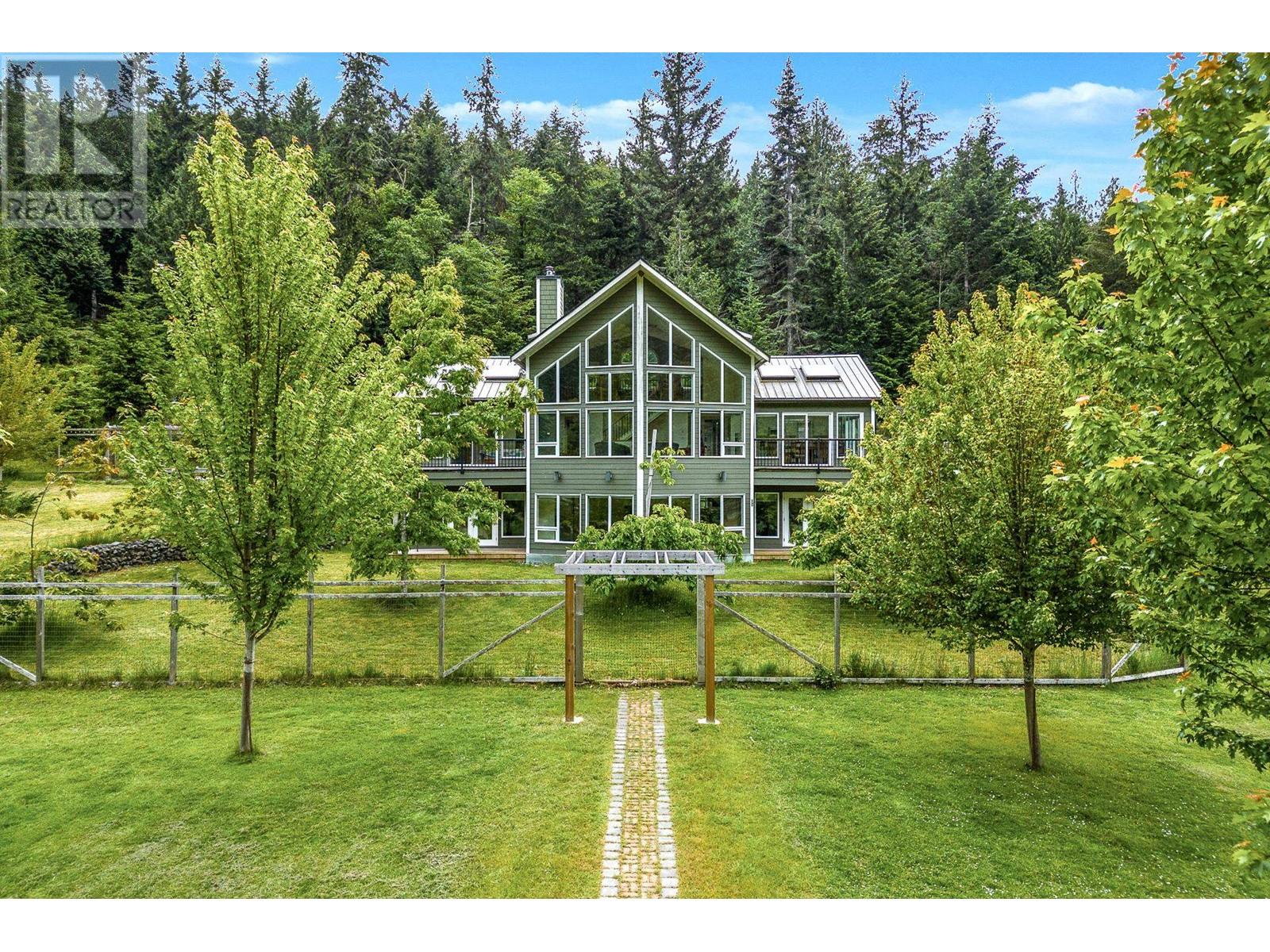 For sale: 360 MERRYMAN DRIVE, Mayne Island, British Columbia V8N5W6 ...