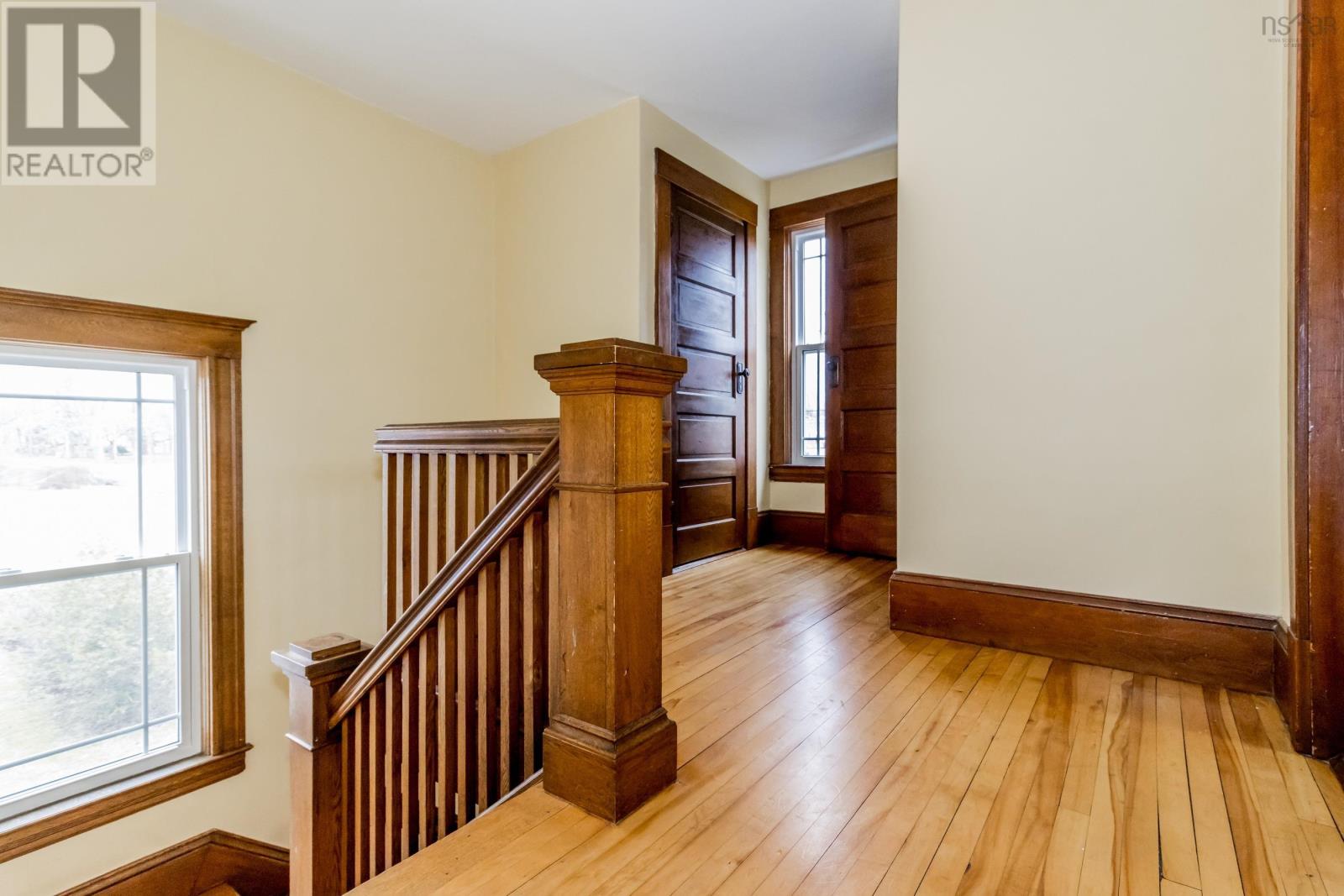 For sale: 204 Main Street, Berwick, Nova Scotia B0P1E0 - 202406503 ...