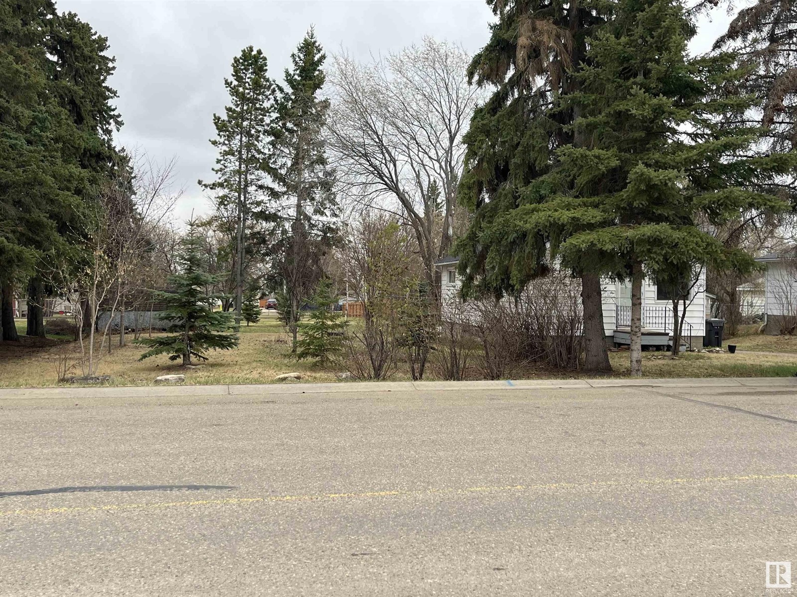 For sale: 5333 & 5329 50 AV, Elk Point, Alberta T0A1A0 - E4386392 ...