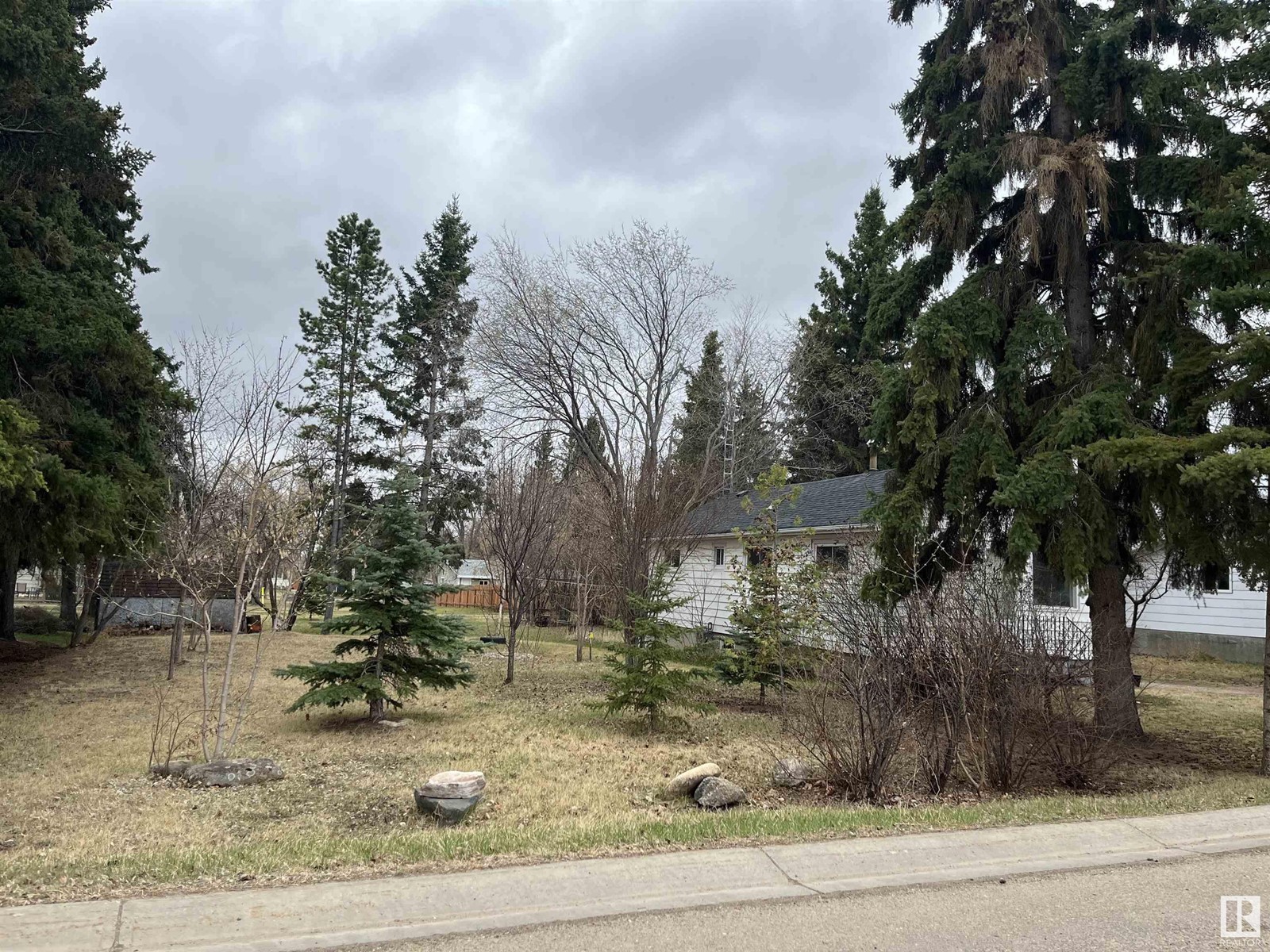 For sale: 5333 & 5329 50 AV, Elk Point, Alberta T0A1A0 - E4386392 ...