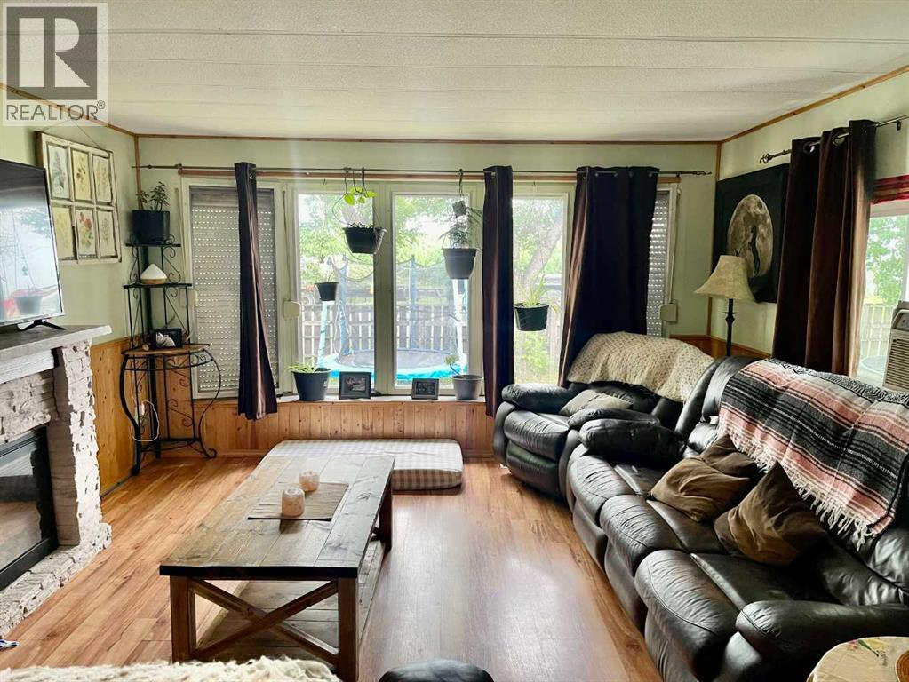 For sale: 108 5 Street, Cadogan, Alberta T0B3A0 - A2060541 | REALTOR.ca