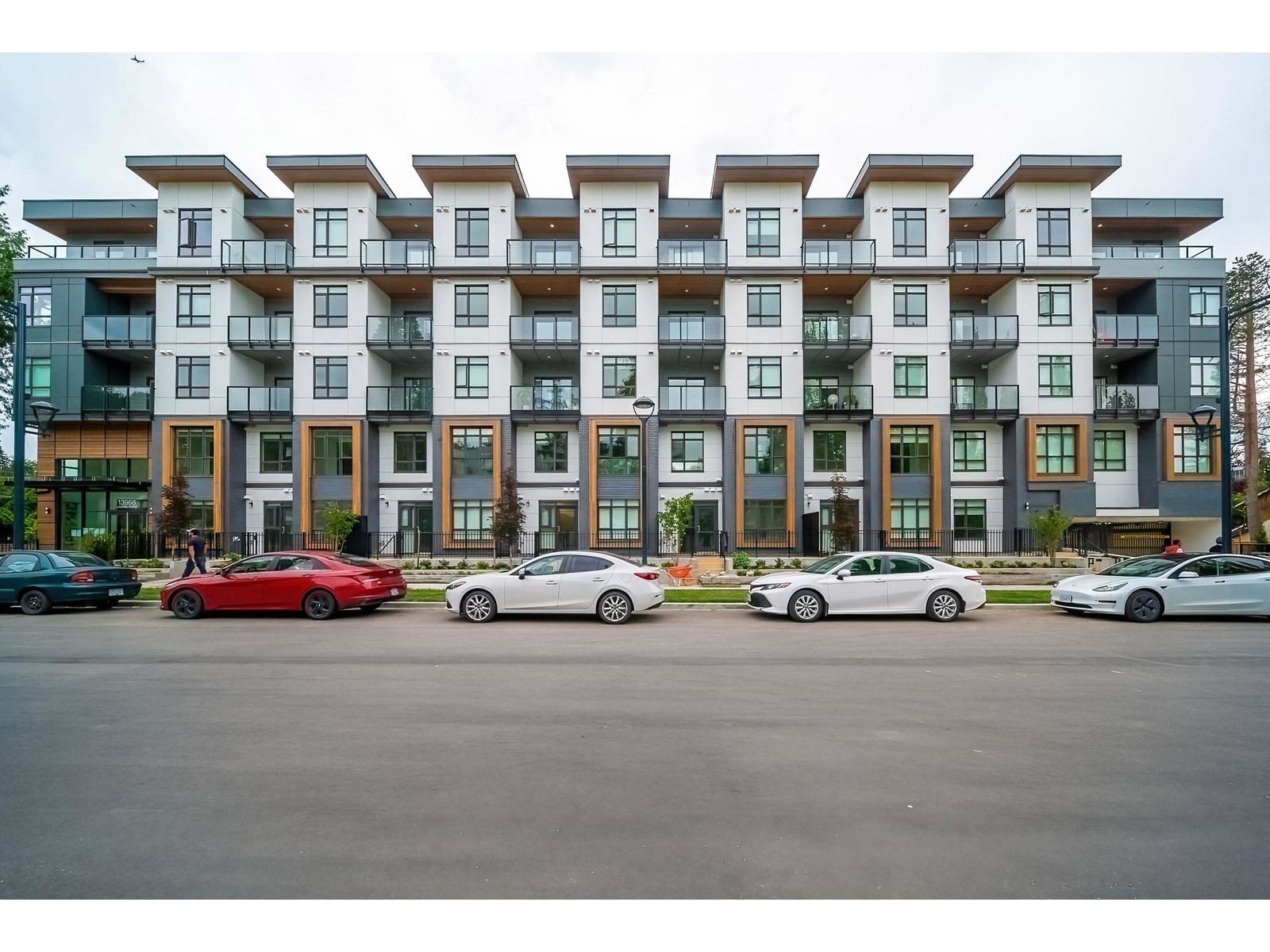 For sale: 520 13968 LAUREL DRIVE, Surrey, British Columbia V3T0S9 ...