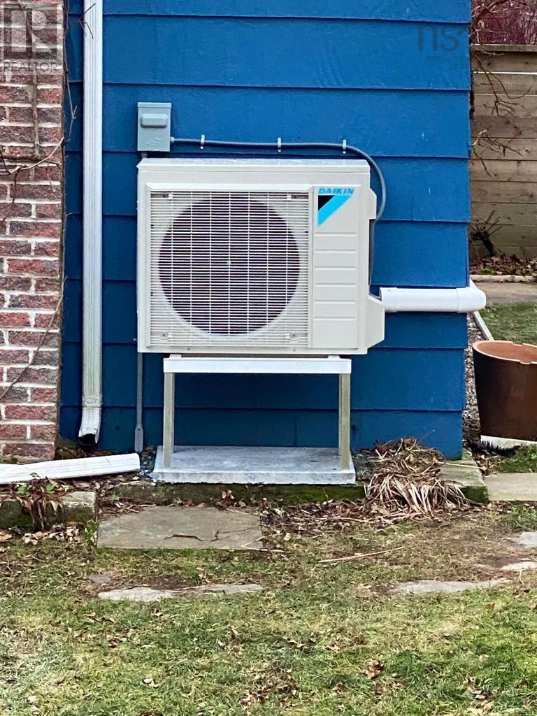 For sale: 239 Highway 8, Milton, Nova Scotia B0T1P0 - 202400085 ...