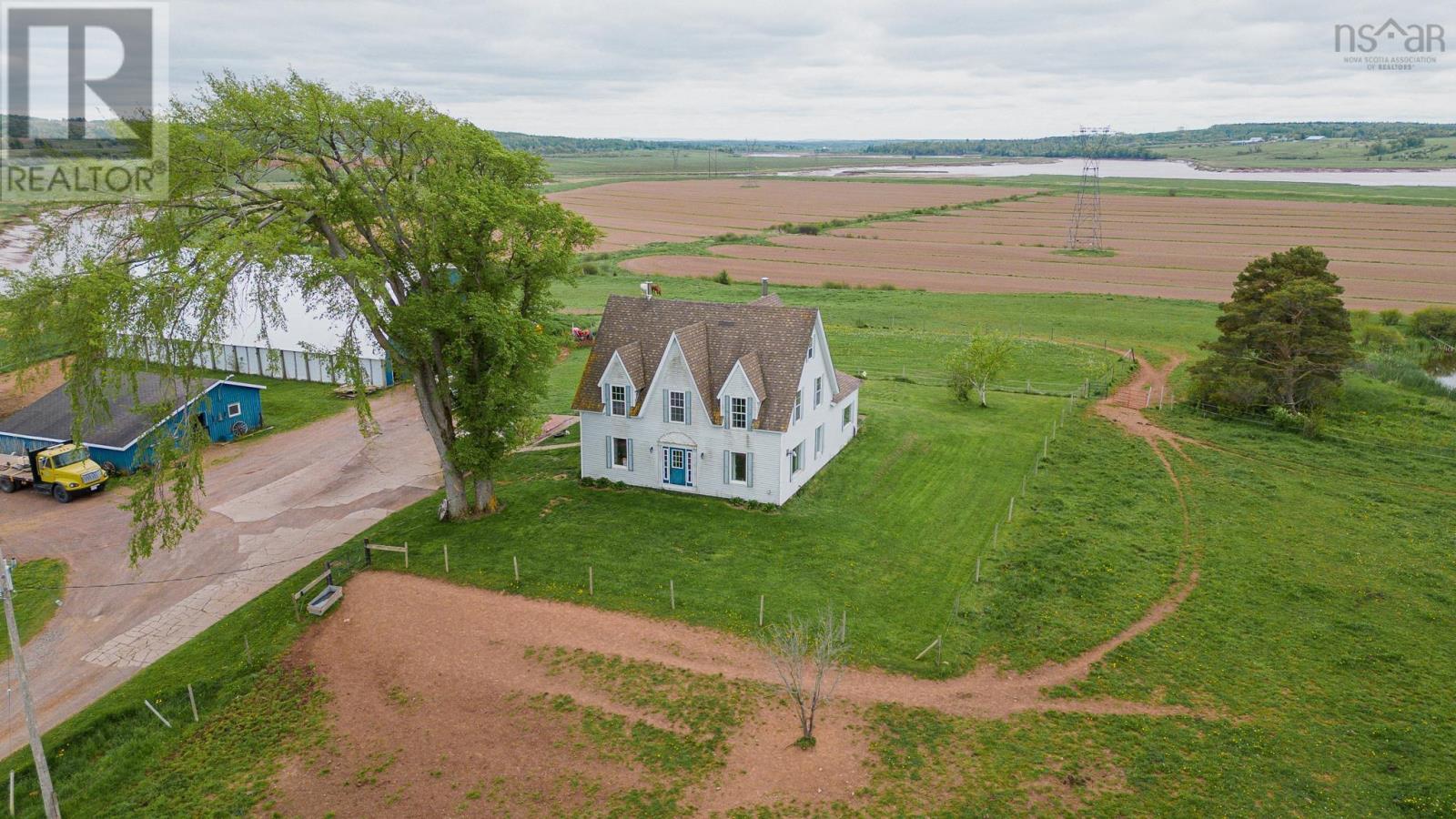 For sale: 227 Southampton Road, Amherst Point, Nova Scotia B4H3Y5 ...