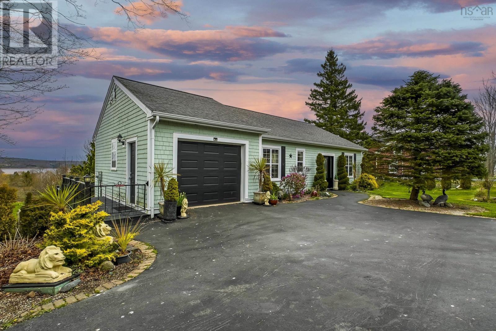 14025 Highway 1, Hants Border, Nova Scotia B0P1P0 | REALTOR.ca