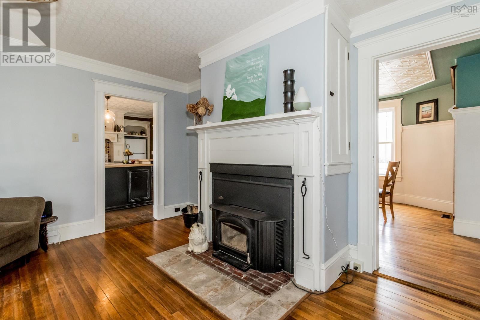 For sale: 204 Main Street, Berwick, Nova Scotia B0P1E0 - 202406503 ...