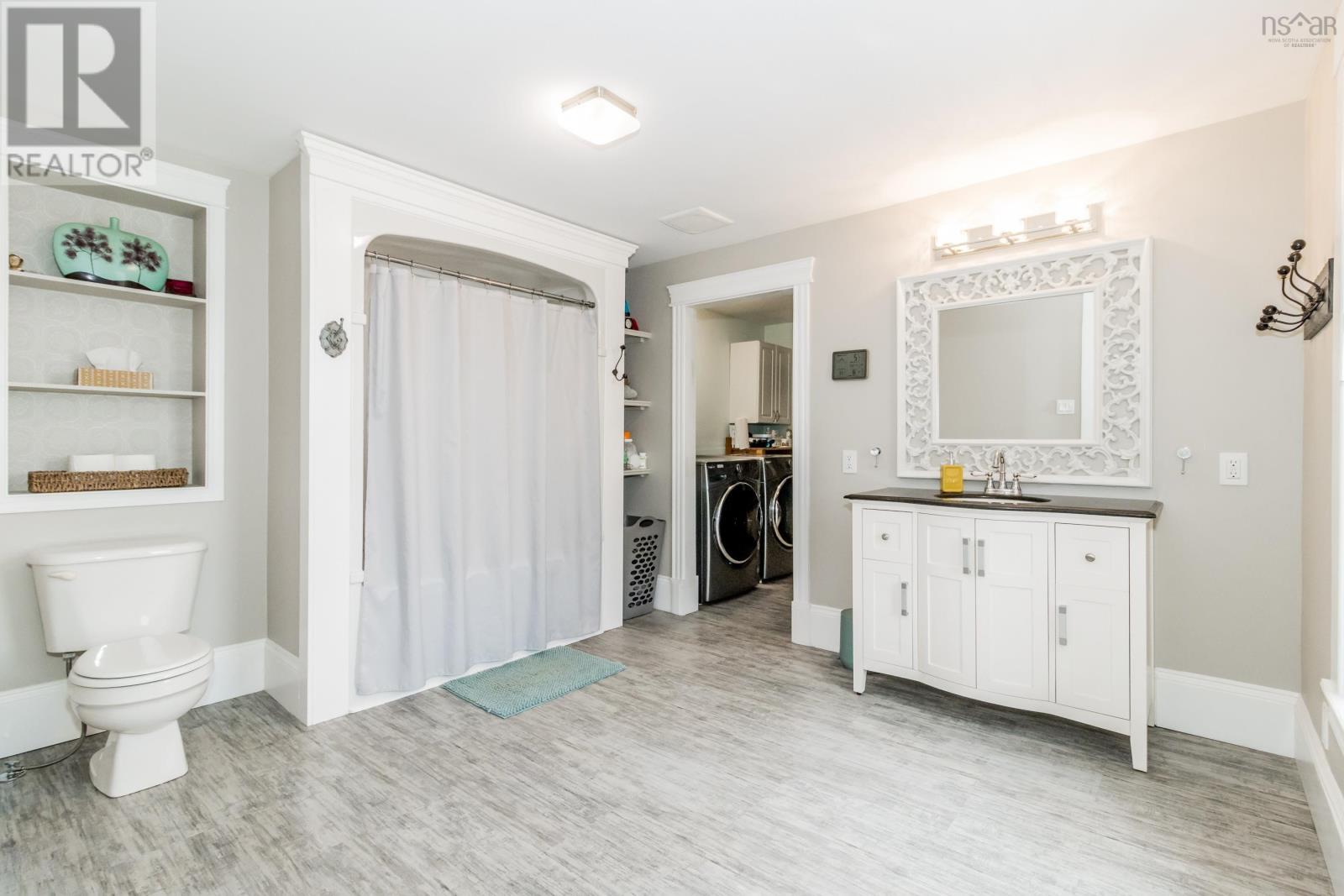 For sale: 204 Main Street, Berwick, Nova Scotia B0P1E0 - 202406503 ...