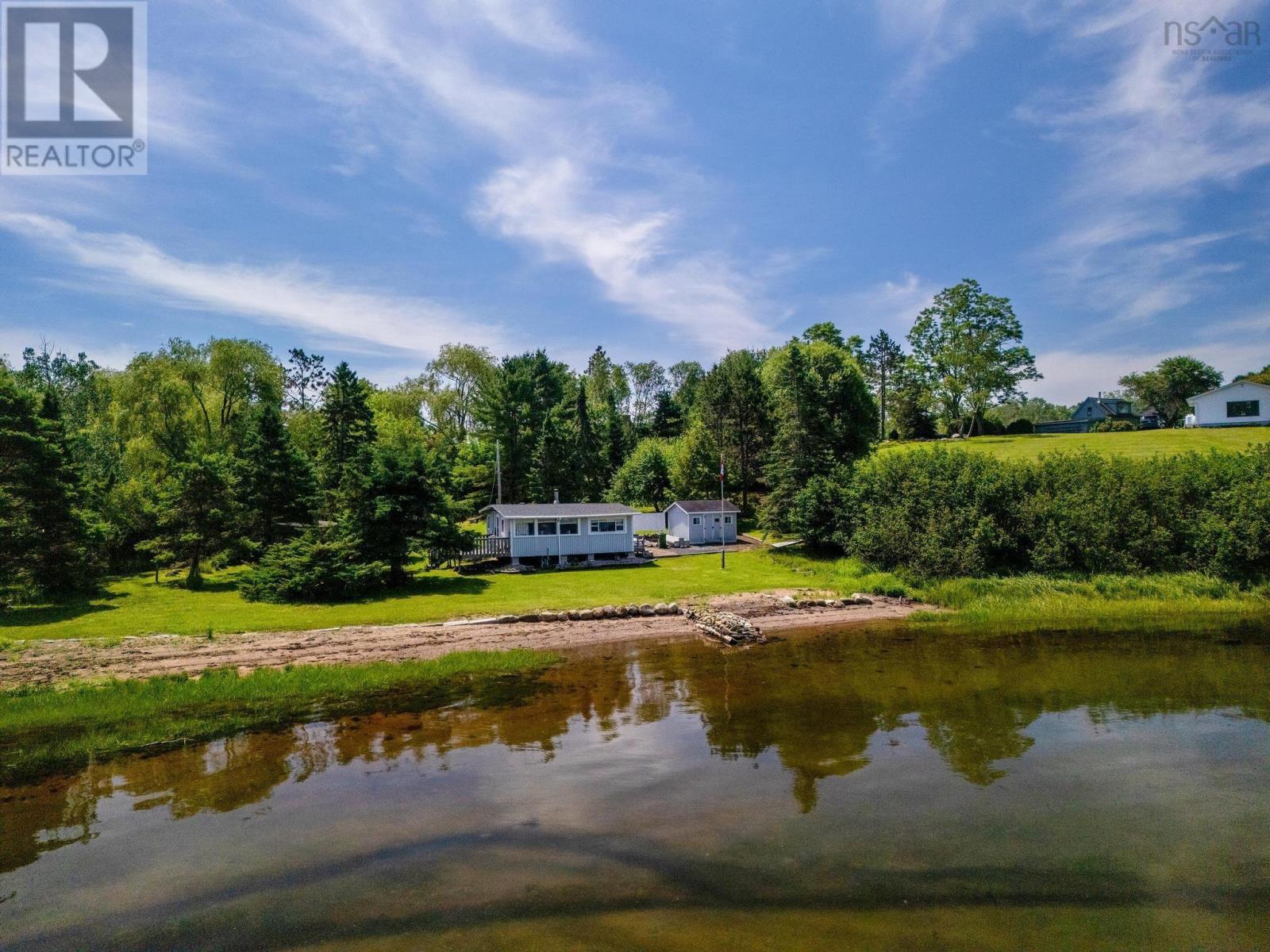 For sale: 25 Ringer Road, Maders Cove, Nova Scotia B0J2E0 - 202416690 ...