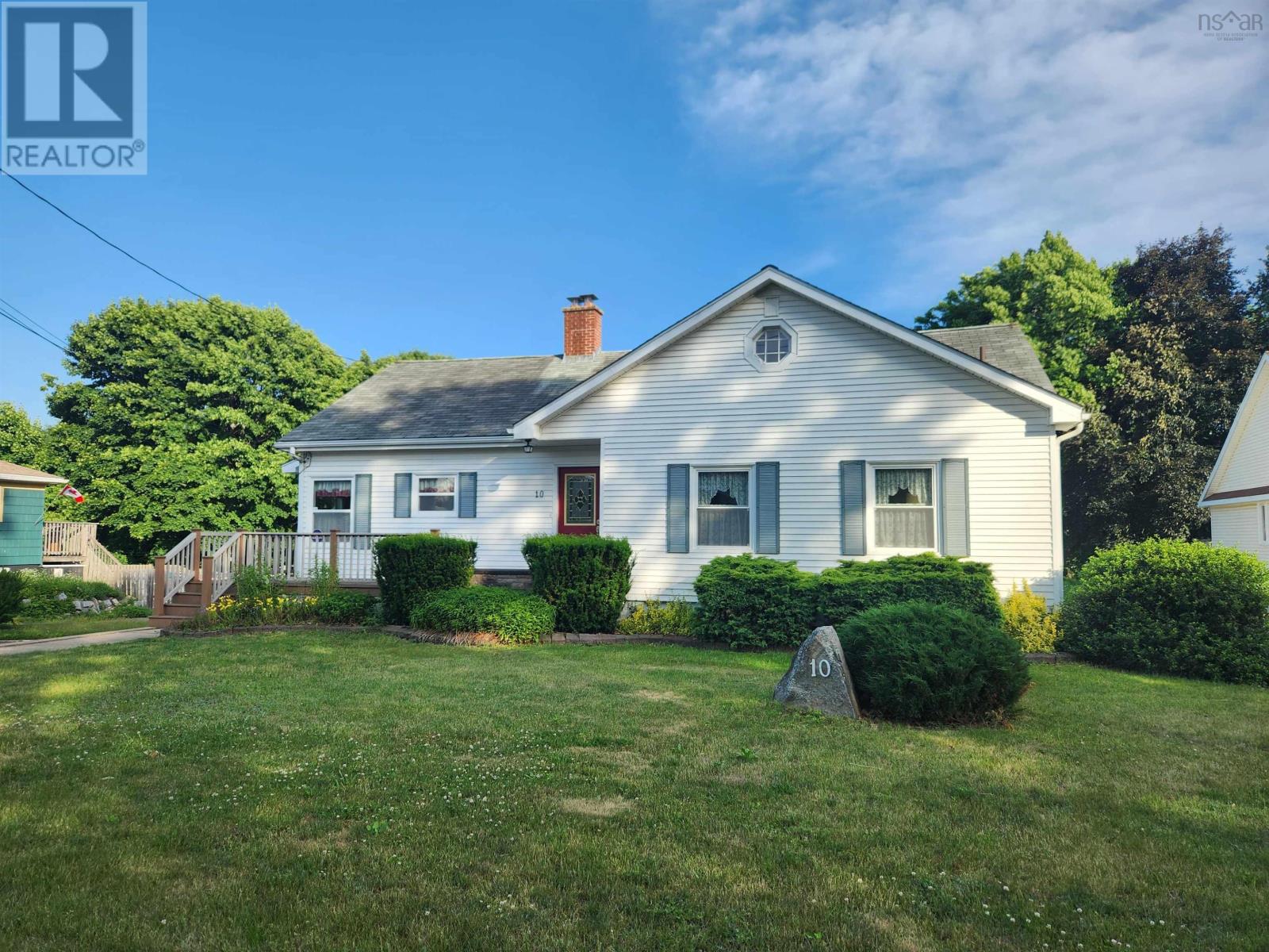 10 Connaught Avenue, Middleton, Nova Scotia B0S1P0 | REALTOR.ca