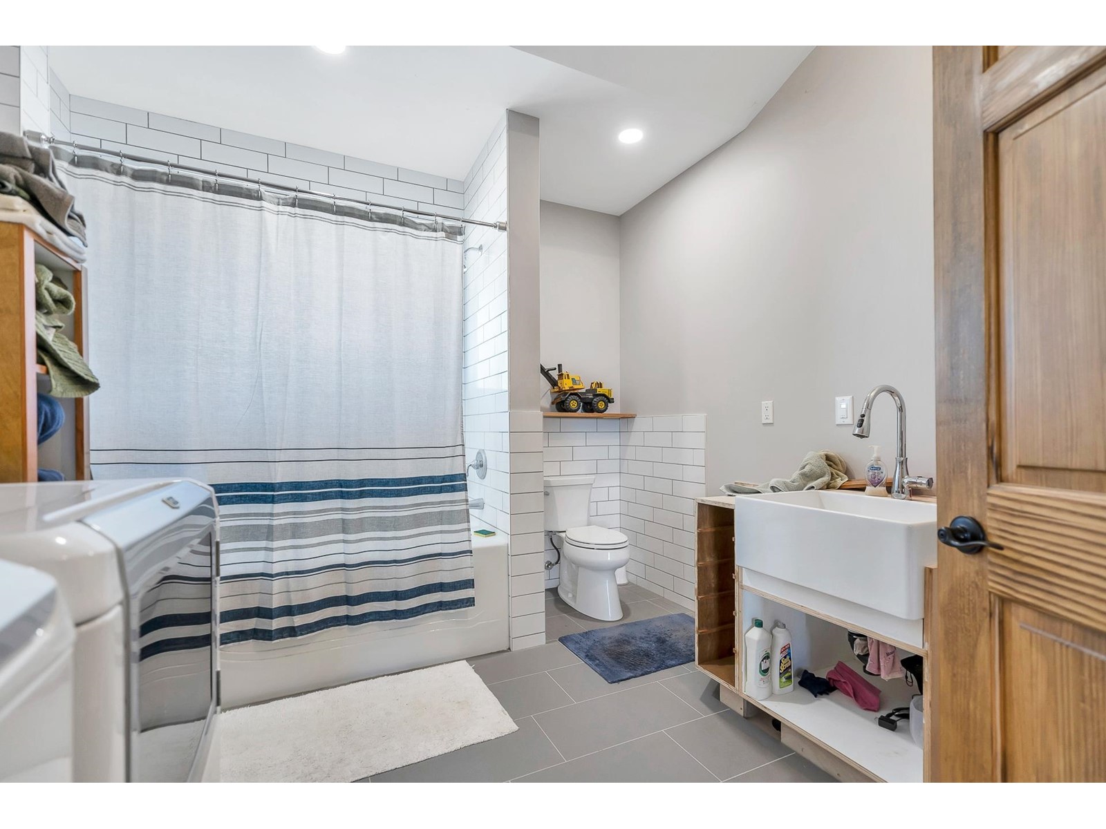 For sale: 857 BRADNER ROAD, Abbotsford, British Columbia V4X1H8 ...