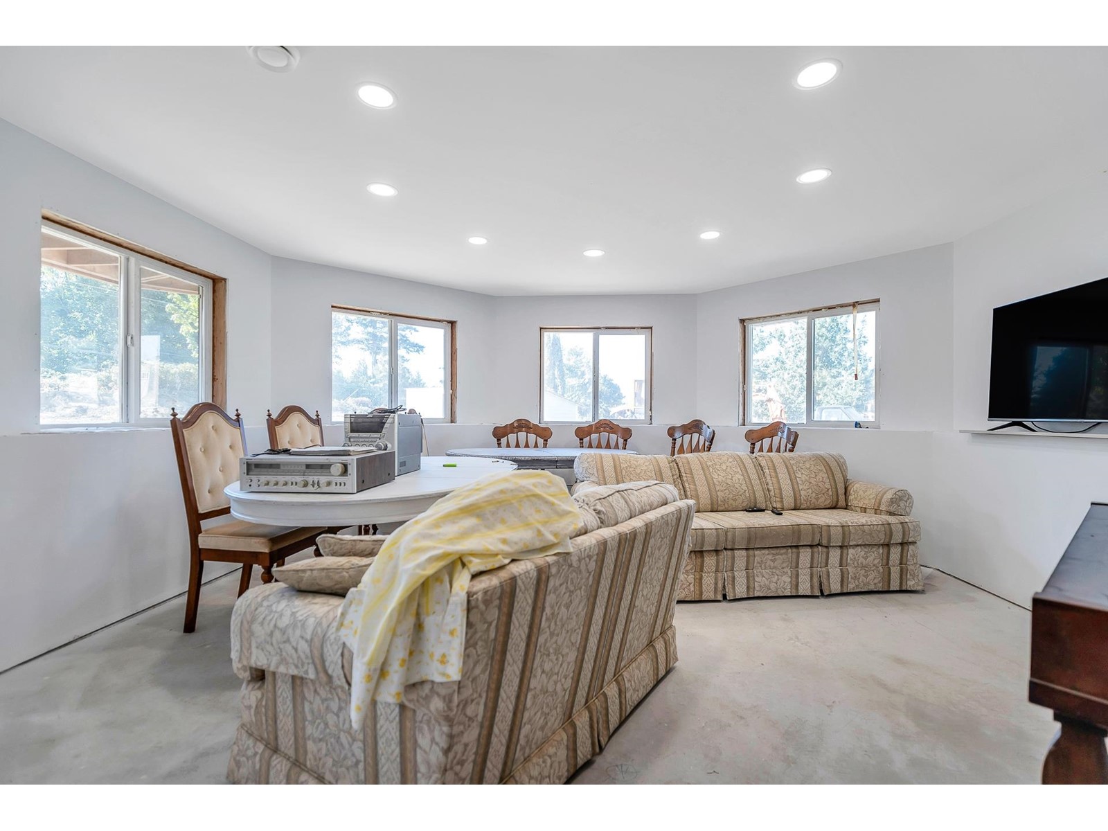 For sale: 857 BRADNER ROAD, Abbotsford, British Columbia V4X1H8 ...