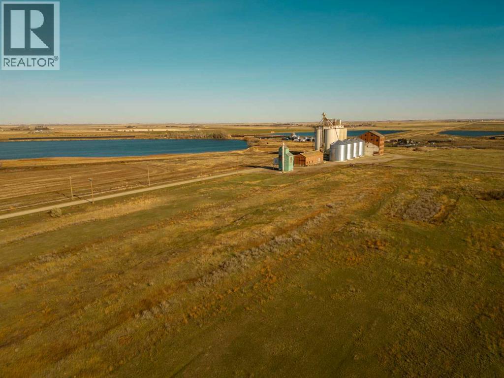 For sale: 300 Railway Avenue, Raymond, Alberta T0K2L0 - A2091195 ...