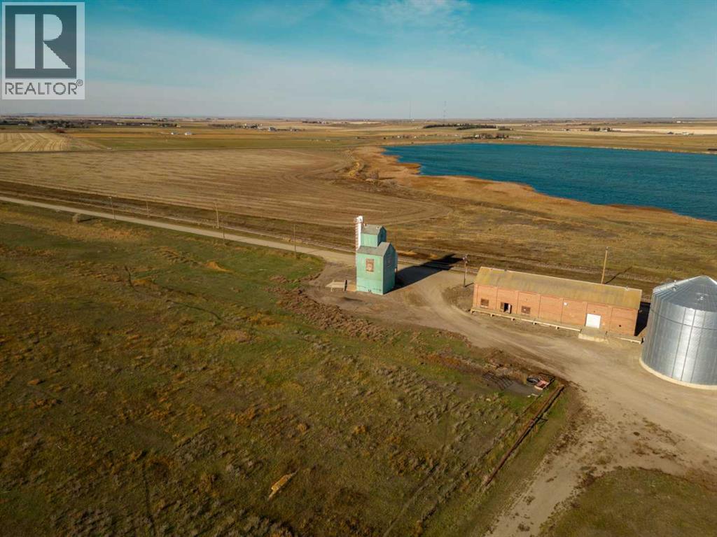 For sale: 300 Railway Avenue, Raymond, Alberta T0K2L0 - A2091195 ...