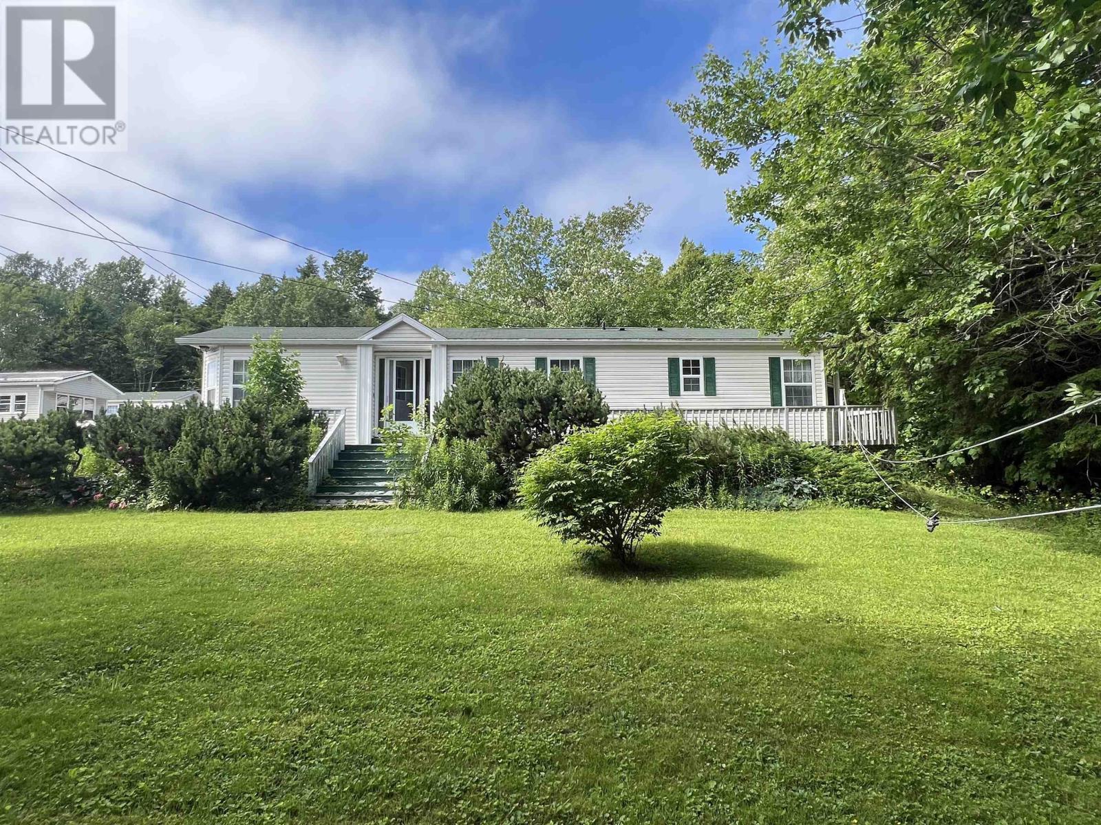 For sale: 2 Spruce Street, Plymouth, Nova Scotia B2H5C5 - 202416449 ...