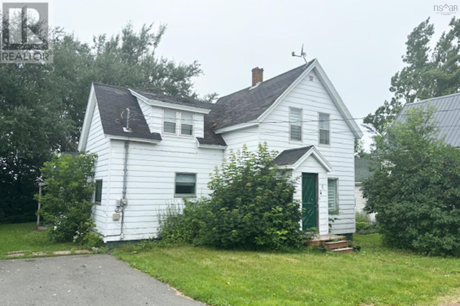 For sale: 9 Chapel Street, Springhill, Nova Scotia B0M1X0 - 202416776 ...