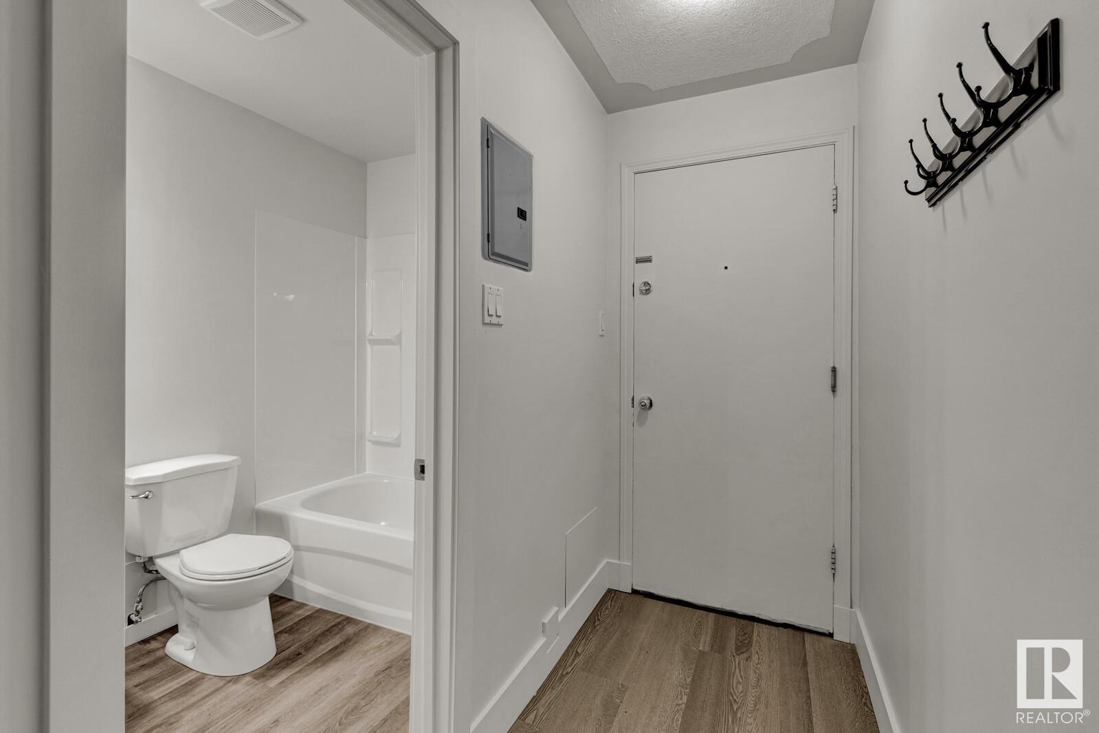 For sale: #6 11008 124 ST NW, Edmonton, Alberta T5M0J4 - E4396157 ...