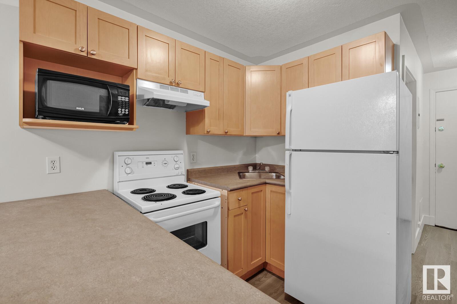 For sale: #6 11008 124 ST NW, Edmonton, Alberta T5M0J4 - E4396157 ...