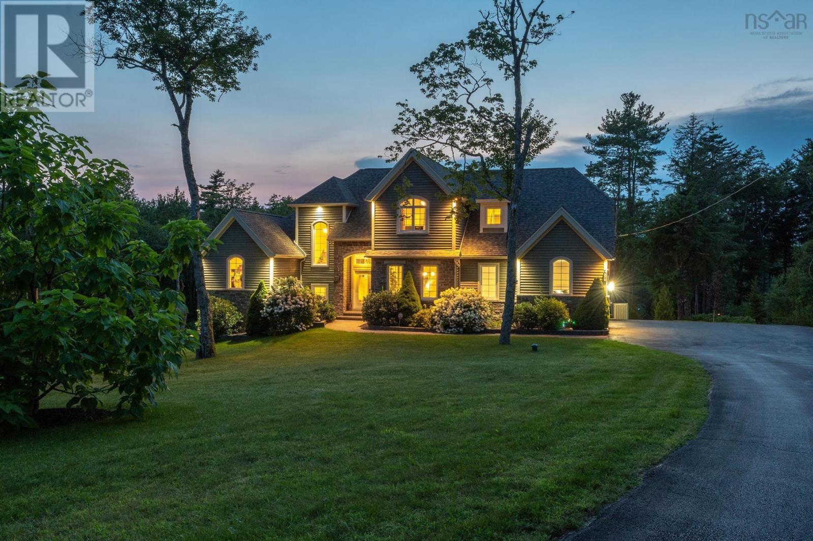 For sale: 549 Voyageur Way, Hammonds Plains, Nova Scotia B4B2A6 ...