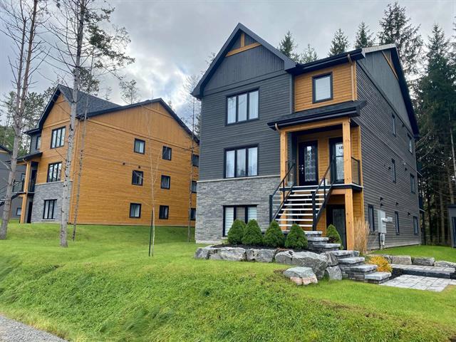 For rent: 532 Rue Charlie-Forbell, Mont-Tremblant, Quebec J8E0N6 ...
