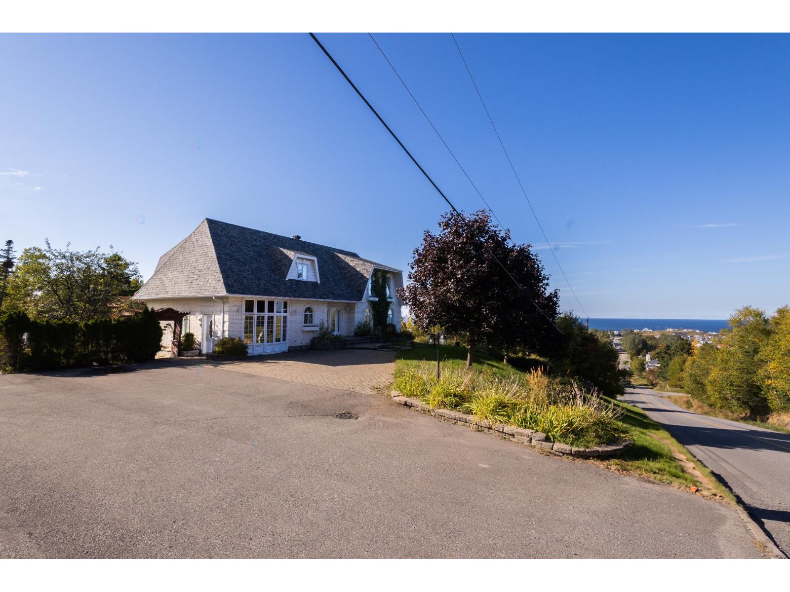 For sale: 30 Rue Sasseville, Sainte-Anne-des-Monts, Quebec G4V1Z6 ...