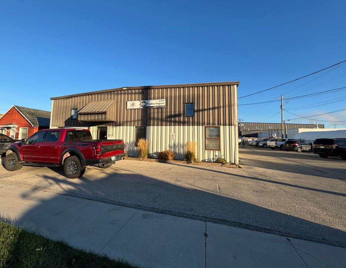 For lease: 927 Dugald Rd., Winnipeg, Manitoba R2J0G7 ...
