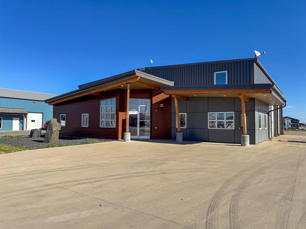 For sale or rent: 535 Commander Drive, Winkler, Manitoba R6W0J2 ...