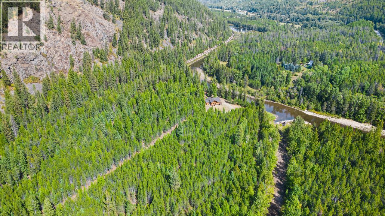 For sale: 7602 95 Highway, Kingsgate, British Columbia V0B1V1 - 2473278 ...