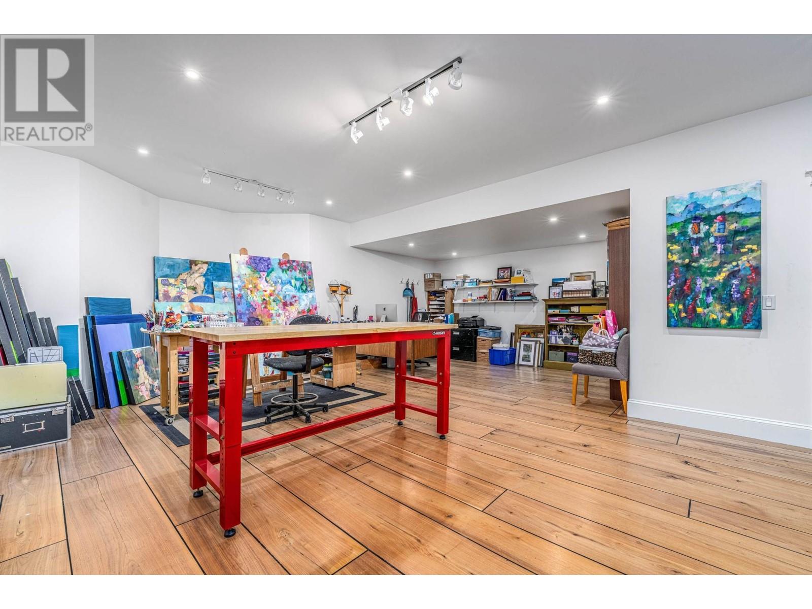 For sale: 622 5TH Avenue, Fernie, British Columbia V0B1M0 - 2478749 | REALTOR.ca