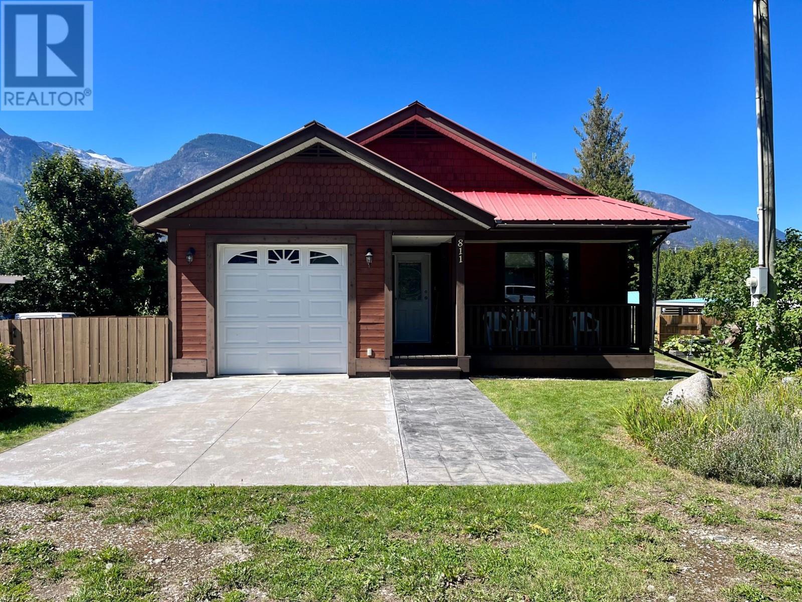 For sale: 811 KILDARE Street, New Denver, British Columbia V0G1S0 ...