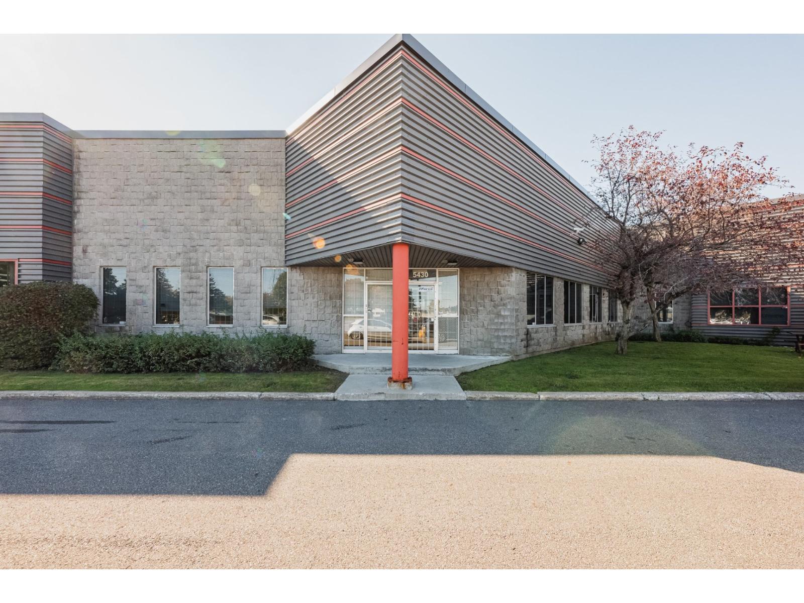 For lease: 5430 Boul. Thimens, Montréal (Saint-Laurent), Quebec H4R2K9 ...