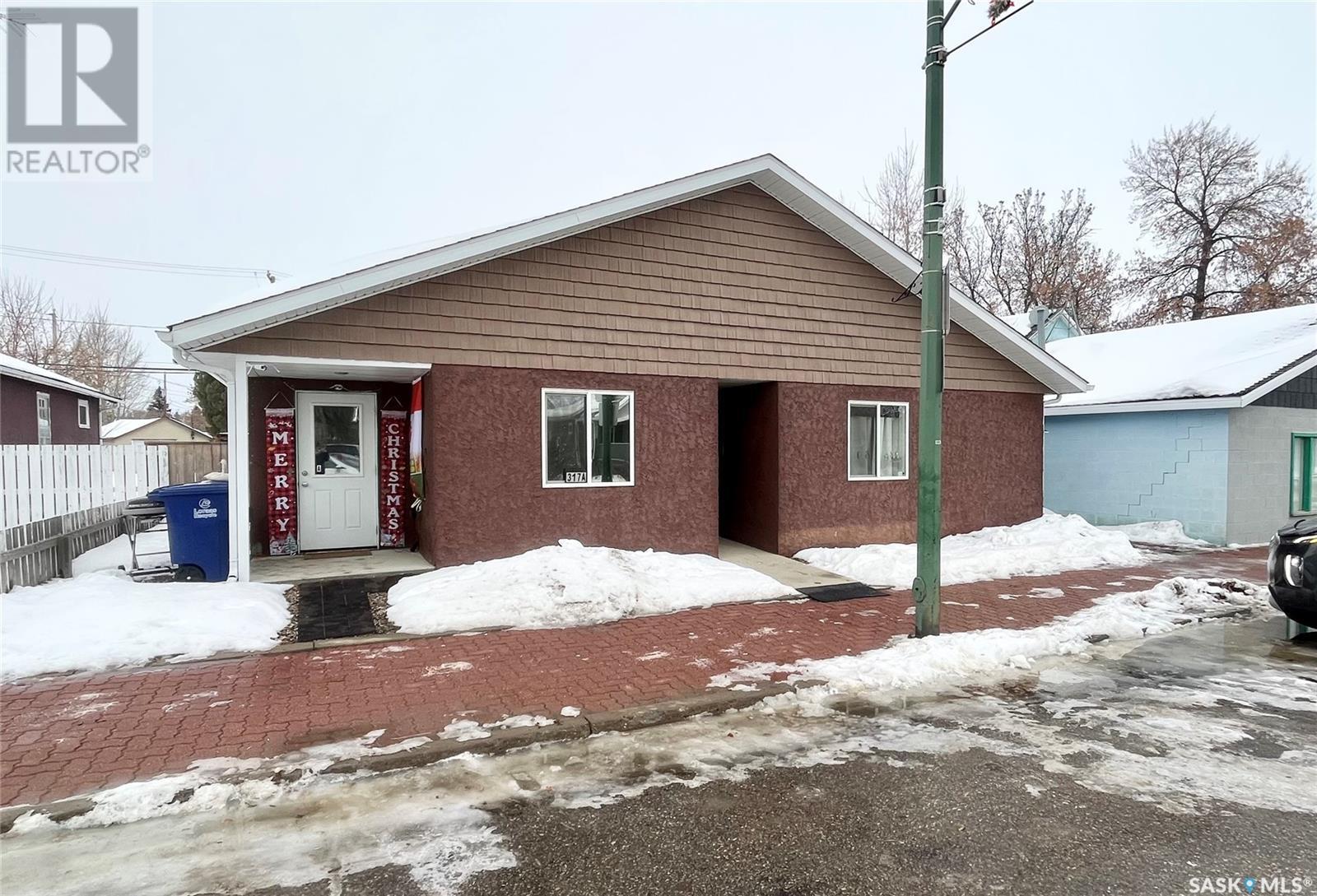 For sale: 317 Main STREET, Unity, Saskatchewan S0K4L0 - SK990343 ...