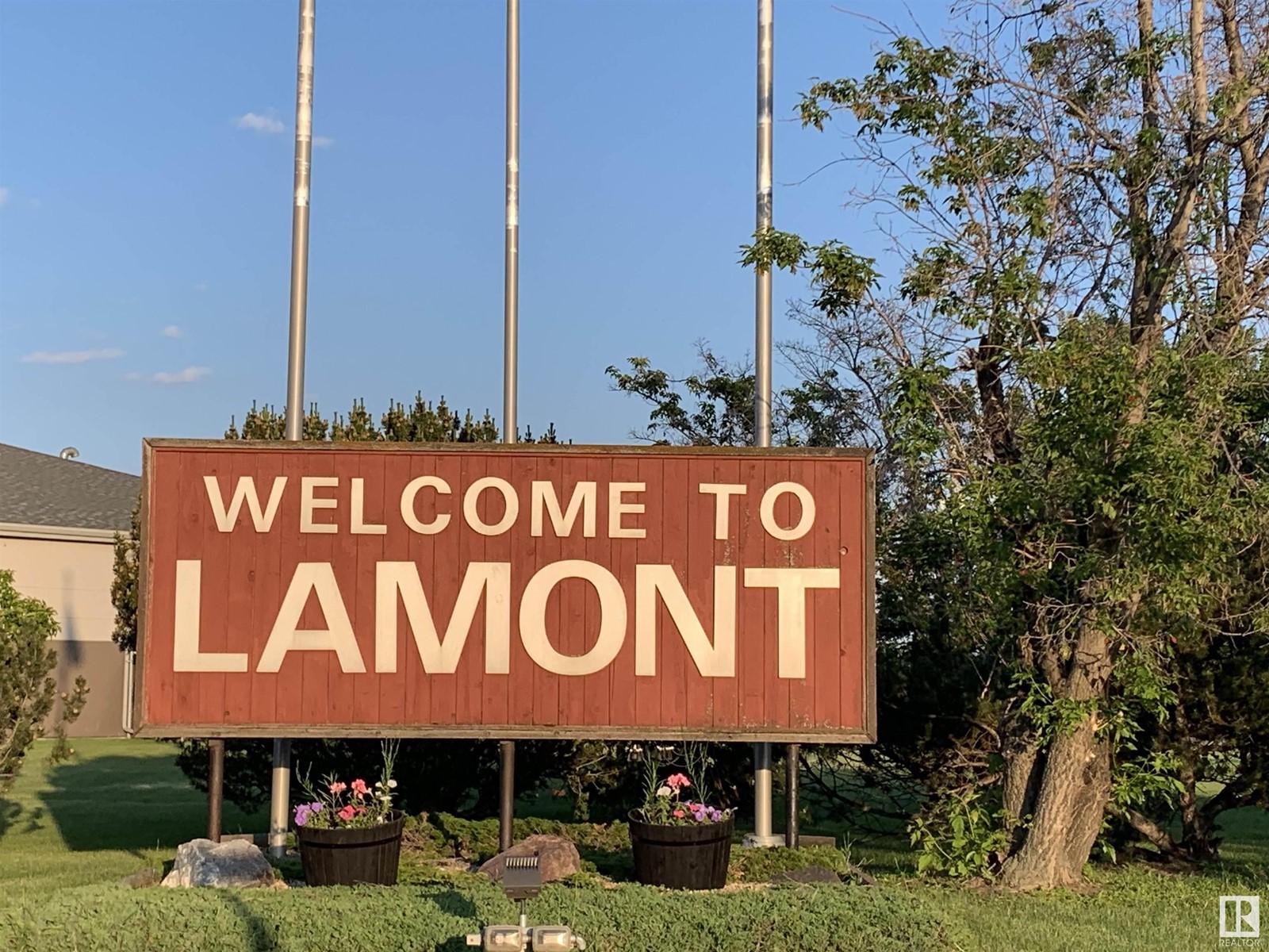 For sale: 4920 HWY 15, Lamont, Alberta T0B2R0 - E4401568 | REALTOR.ca