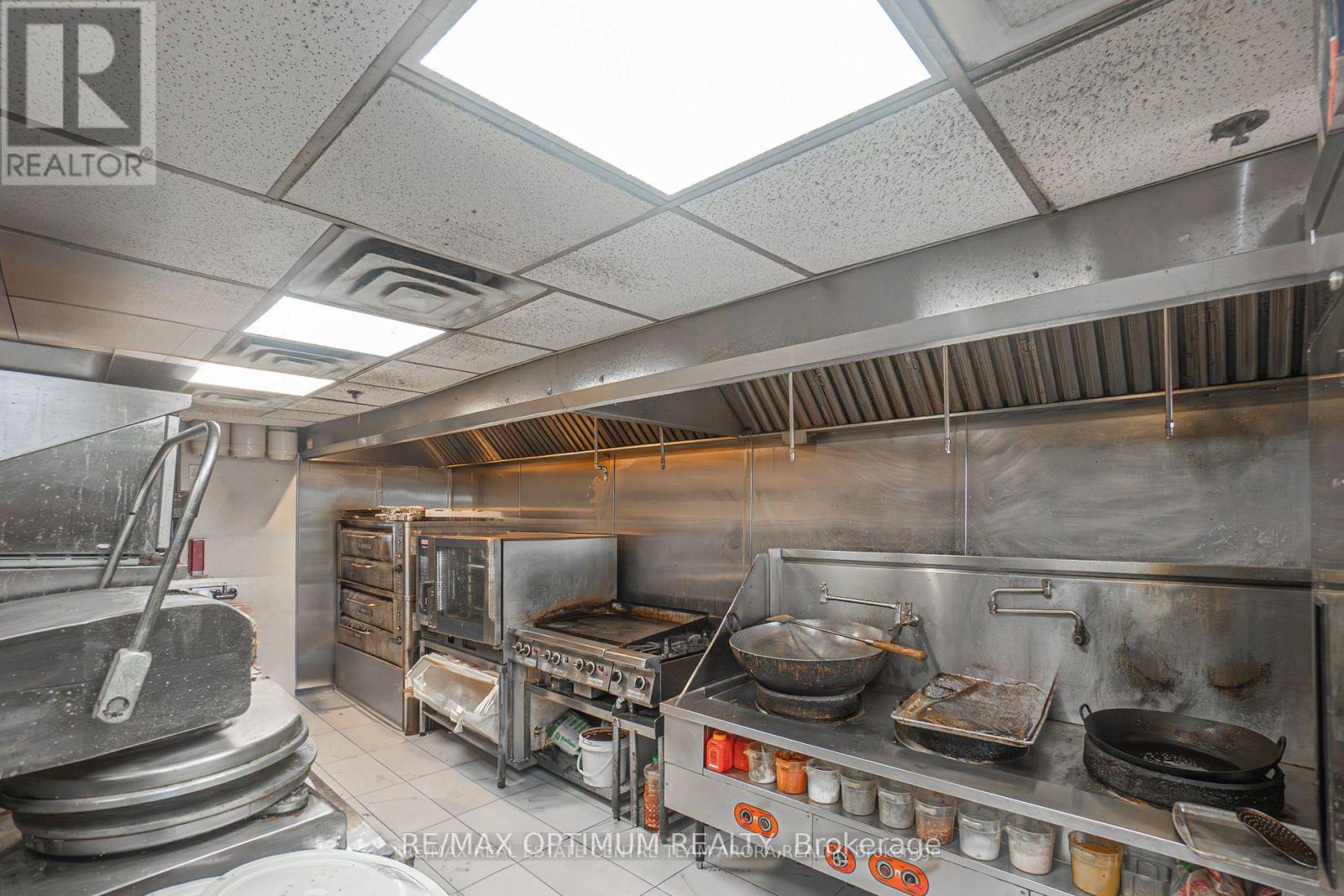 For sale: 2980 DREW ROAD, Mississauga (Malton), Ontario L4T0A7 ...