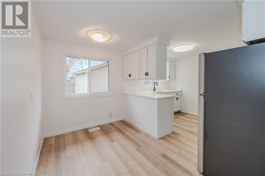 For sale: 53 OAK Street, Cambridge, Ontario N1R4L1 - 40679558 | REALTOR.ca