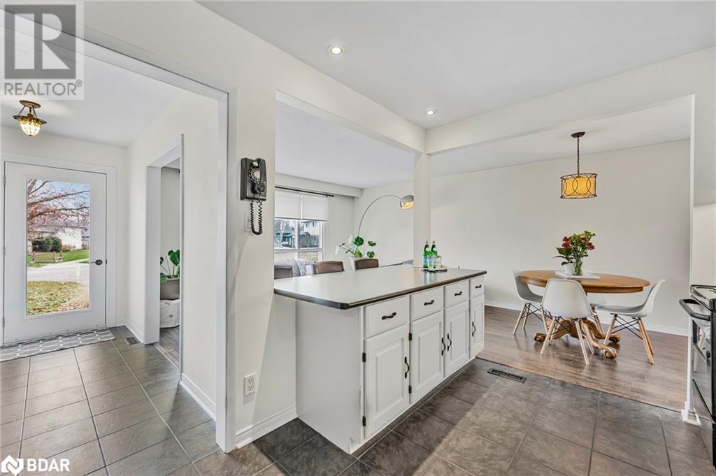 12 CURTISS Court, Barrie, Ontario L4M2M7 | REALTOR.ca