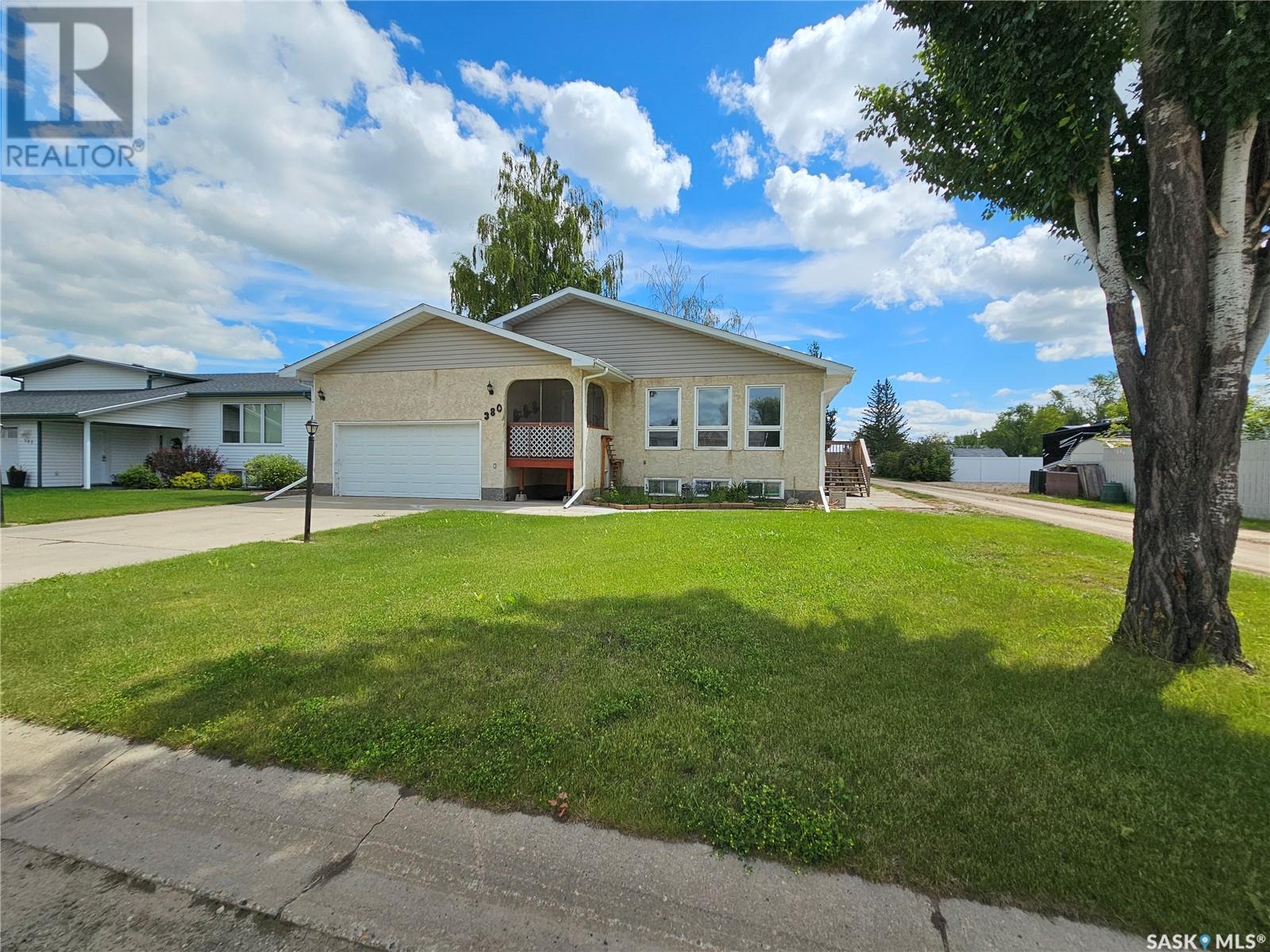 For sale: 380 3rd STREET W, Unity, Saskatchewan S0K4L0 - SK992603 ...