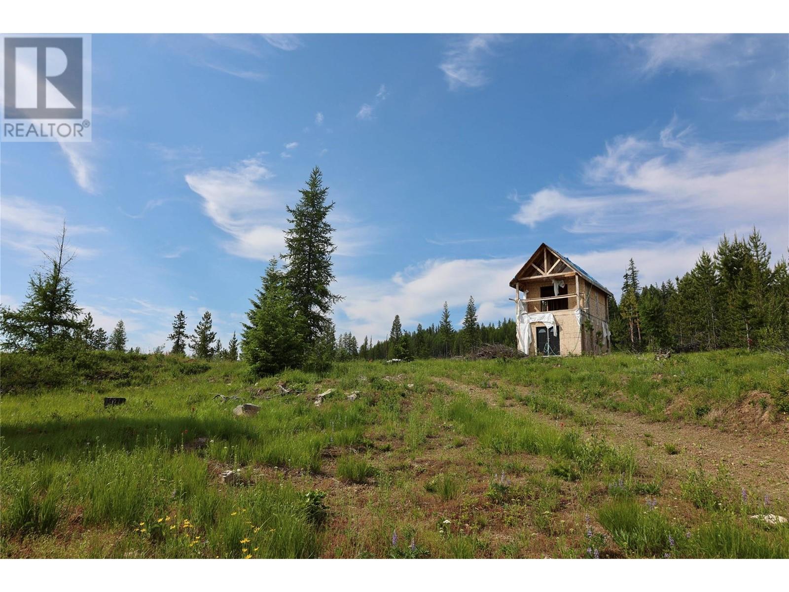 For sale: 2375 BELCHROME FSR Road, Bridesville, British Columbia V0H1Y0 ...