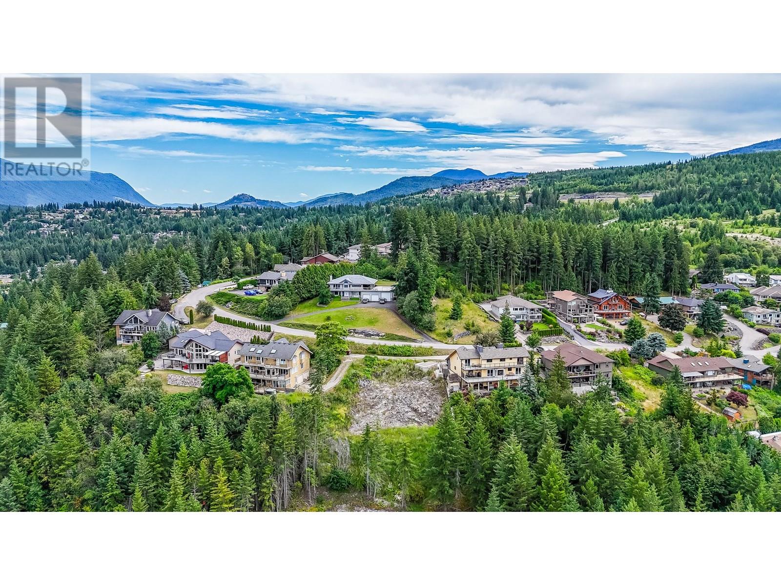 For sale: 2361 Mount Tuam Crescent, Sorrento, British Columbia V0E2W2 ...