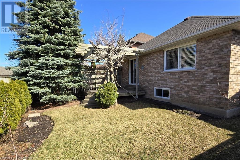 For sale: 60 REDFERN Avenue, Hamilton, Ontario L9C7S4 - 40694213 ...