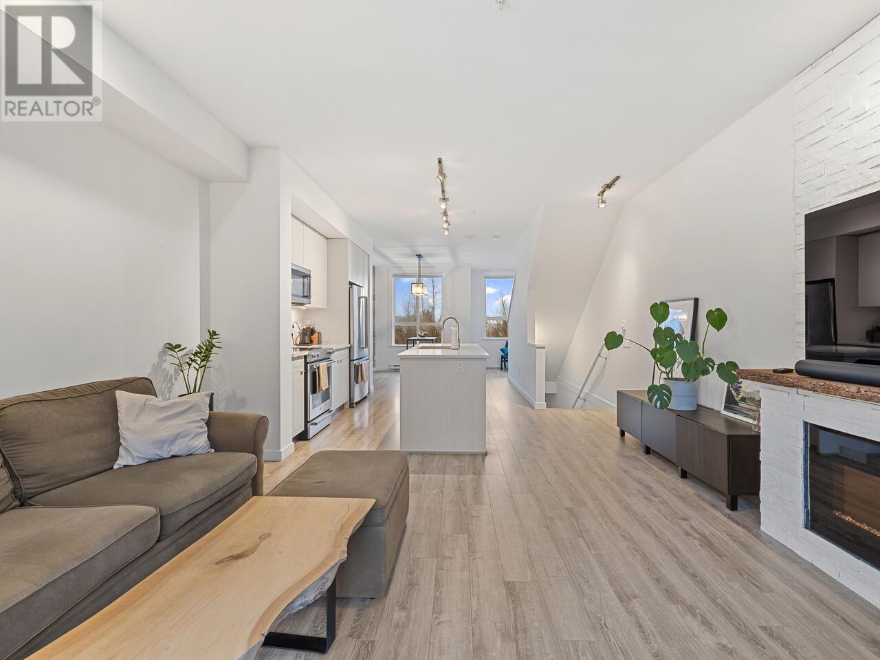 For sale: 98 2380 RANGER LANE, Port Coquitlam, British Columbia V3B0M4 ...