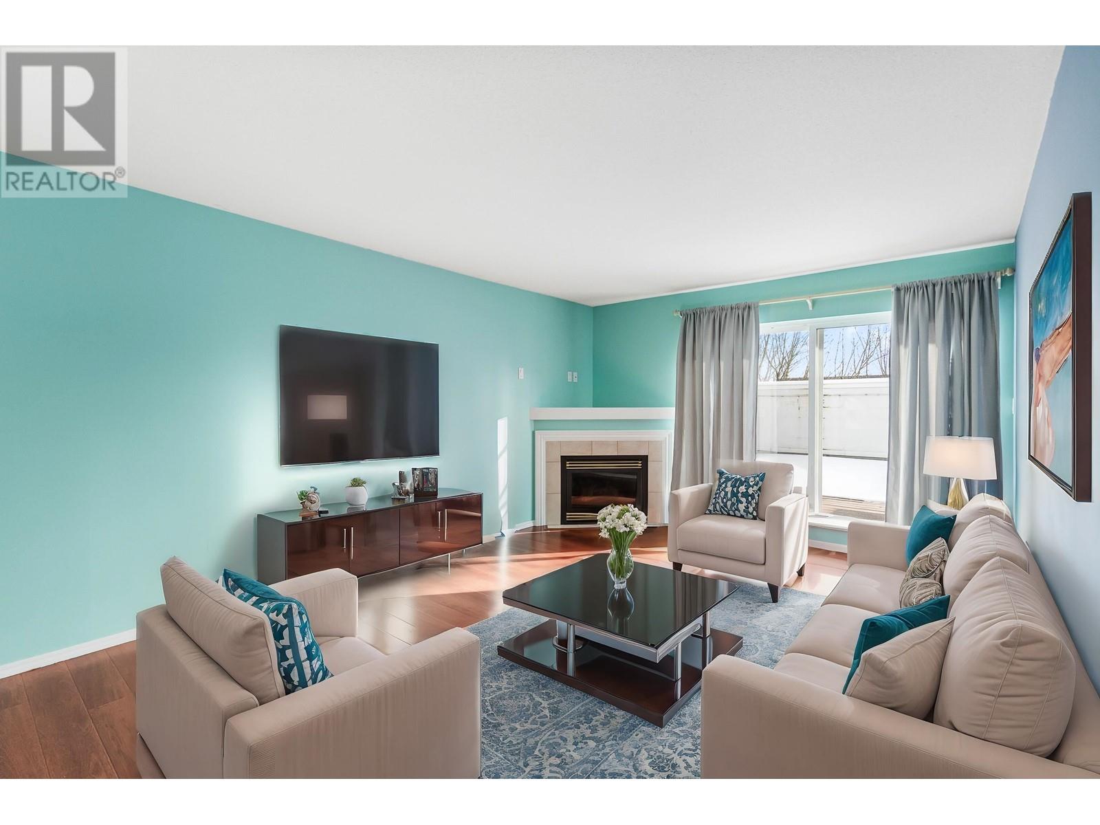 For sale: 201 22347 LOUGHEED HIGHWAY, Maple Ridge, British Columbia ...