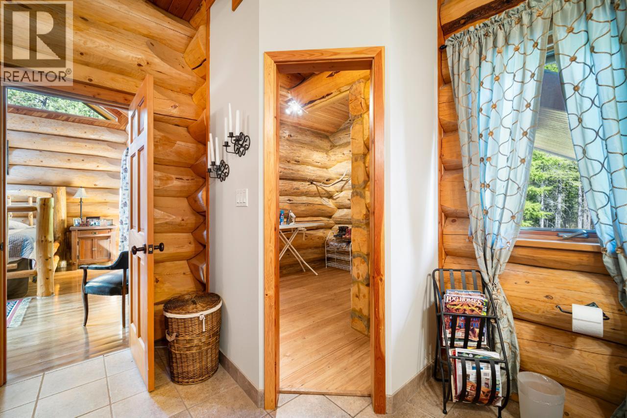 For sale: 7602 95 Highway, Kingsgate, British Columbia V0B1V1 - 2473278 ...