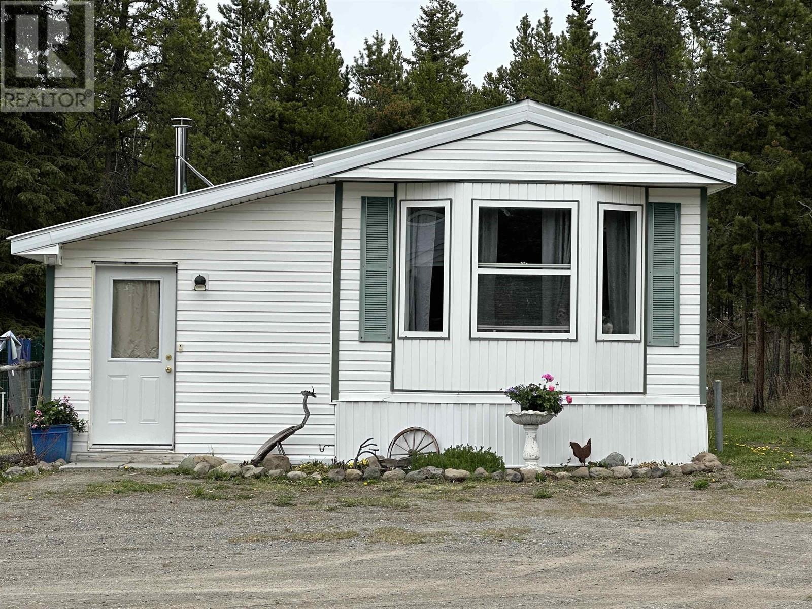 For sale: 5793 LITTLE FORT 24 HIGHWAY, 100 Mile House, British Columbia ...