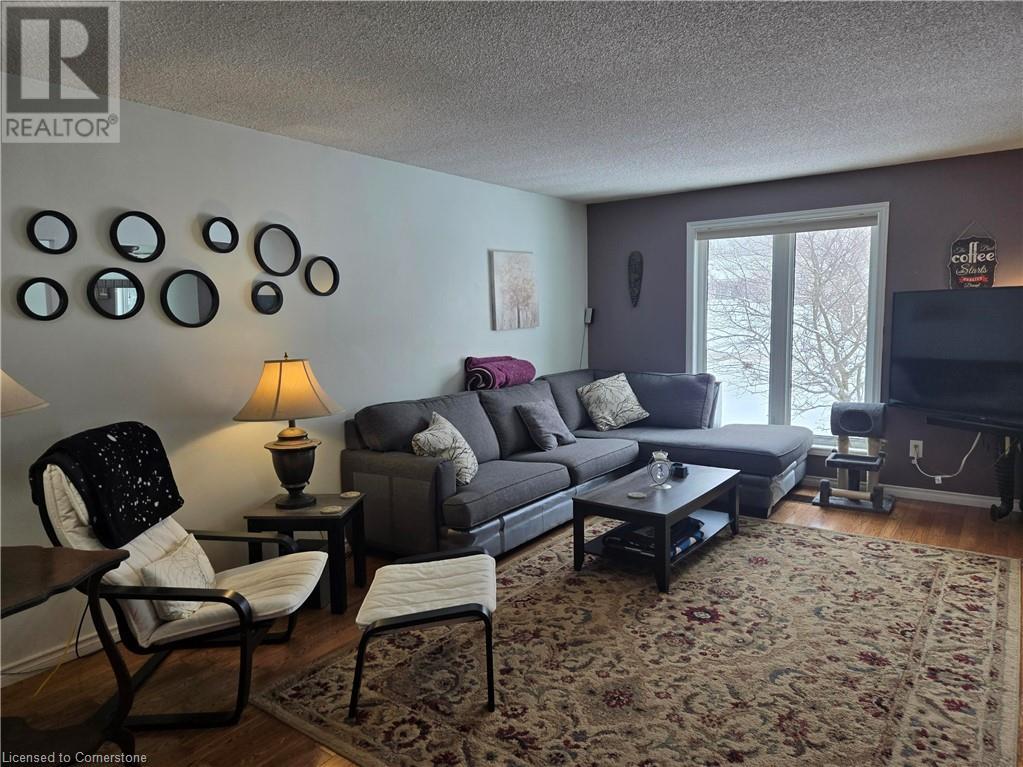 For sale: 425 CLYDE Street, Mount Forest, Ontario N0G2L3 - 40702810 ...