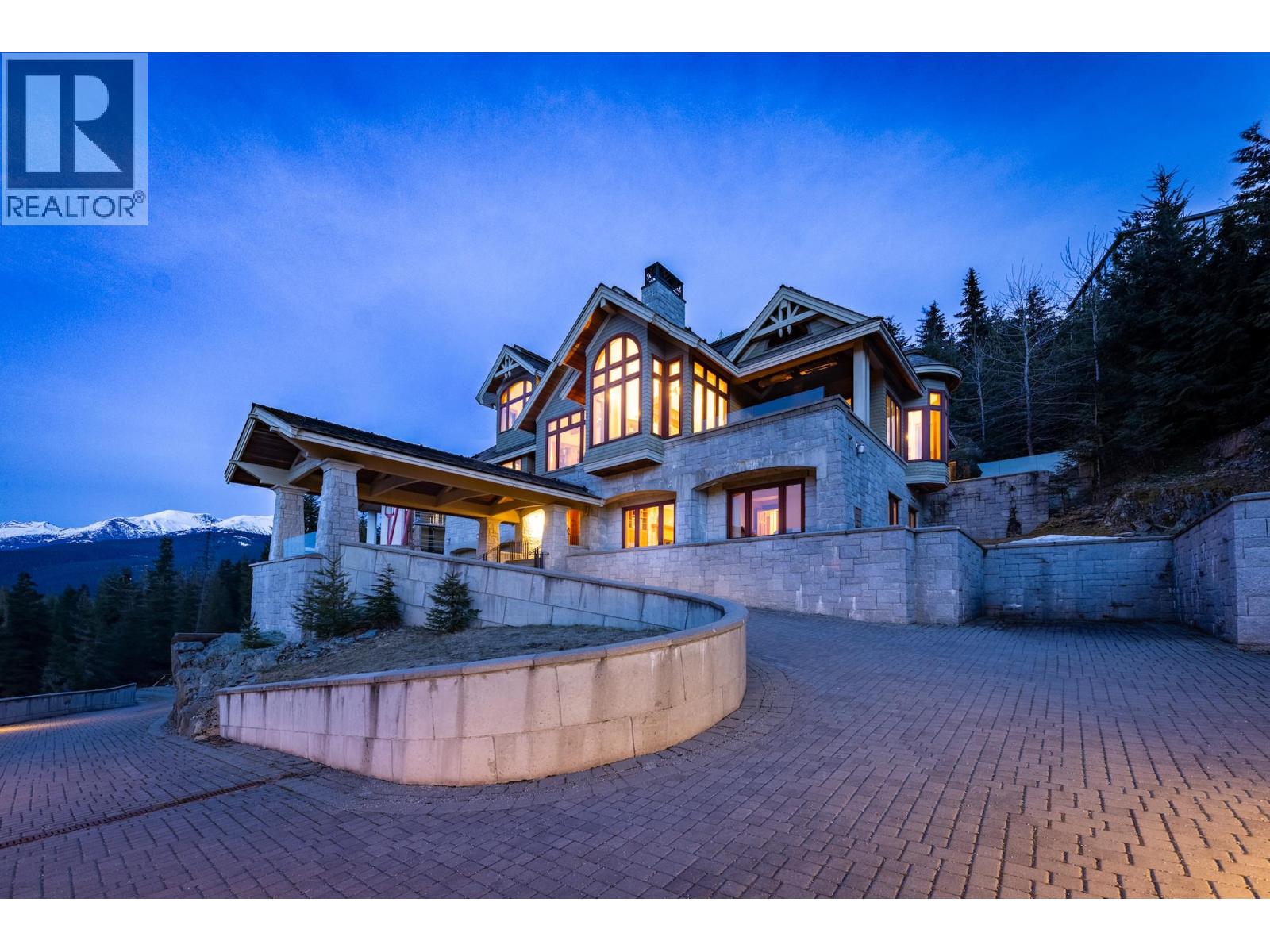 For sale: 3833 SUNRIDGE DRIVE, Whistler, British Columbia V8E0W1 ...