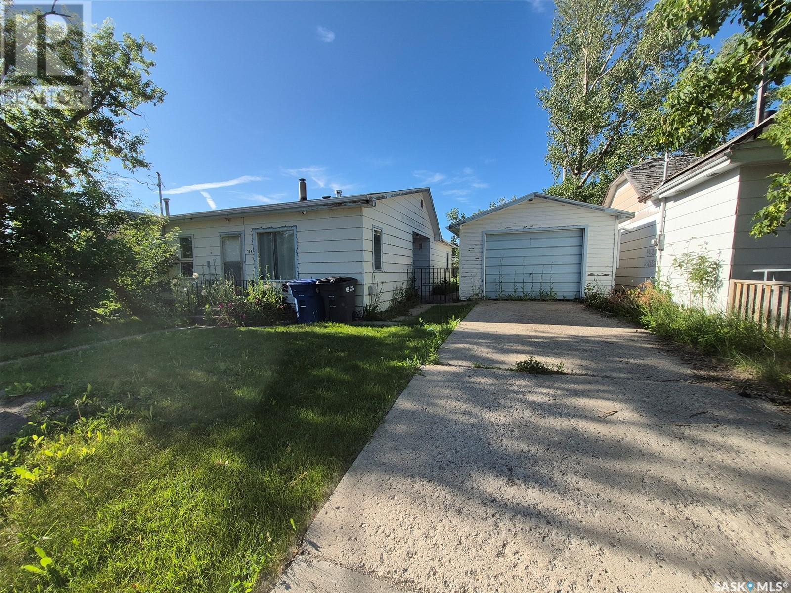 For sale: 718 Calgary STREET, Broadview, Saskatchewan S0G0K0 - SK998292 ...