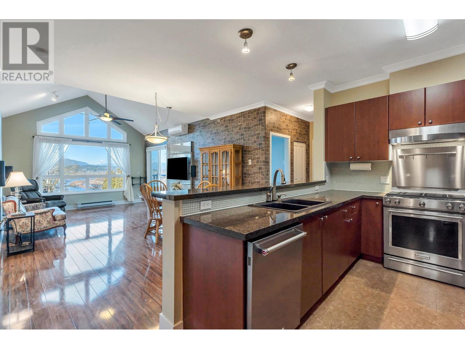 For sale: 502 14 E ROYAL AVENUE, New Westminster, British Columbia ...