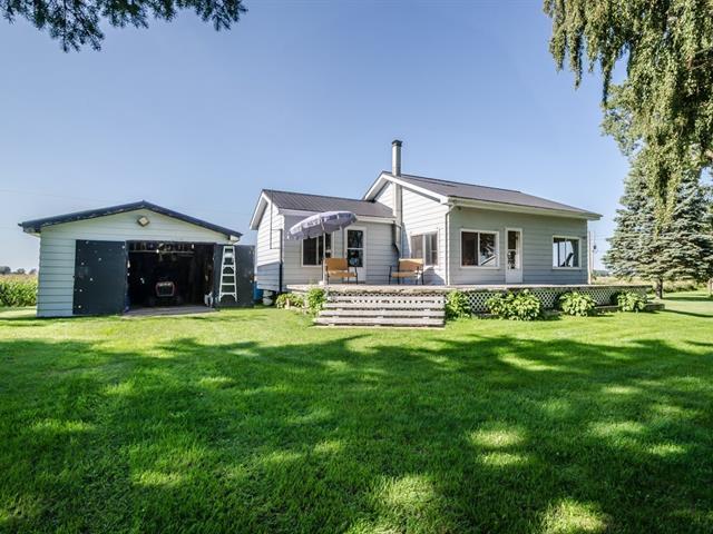 For sale: 18 Ch. de la Chapelle, Saint-Sulpice, Quebec J5W4C8 ...